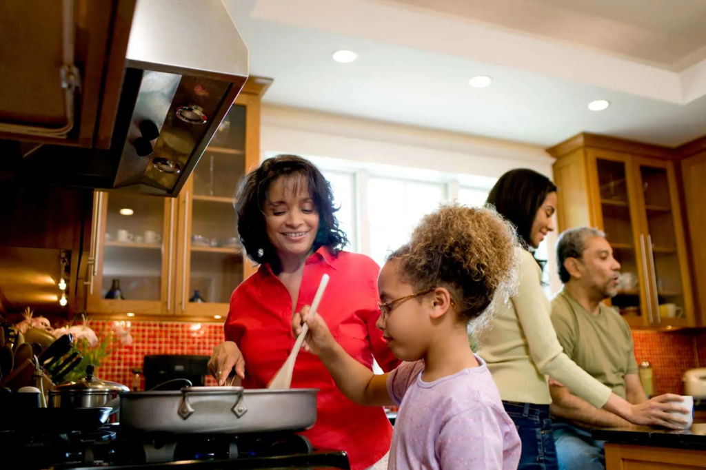 Some Tips on Merging a Multi-Religious Family for the Holidays | BELatina