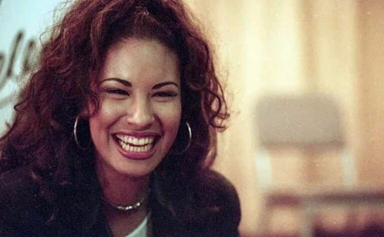 Honoring Selena Quintanilla's Memory: Rarely Seen Photos of the 'Queen ...